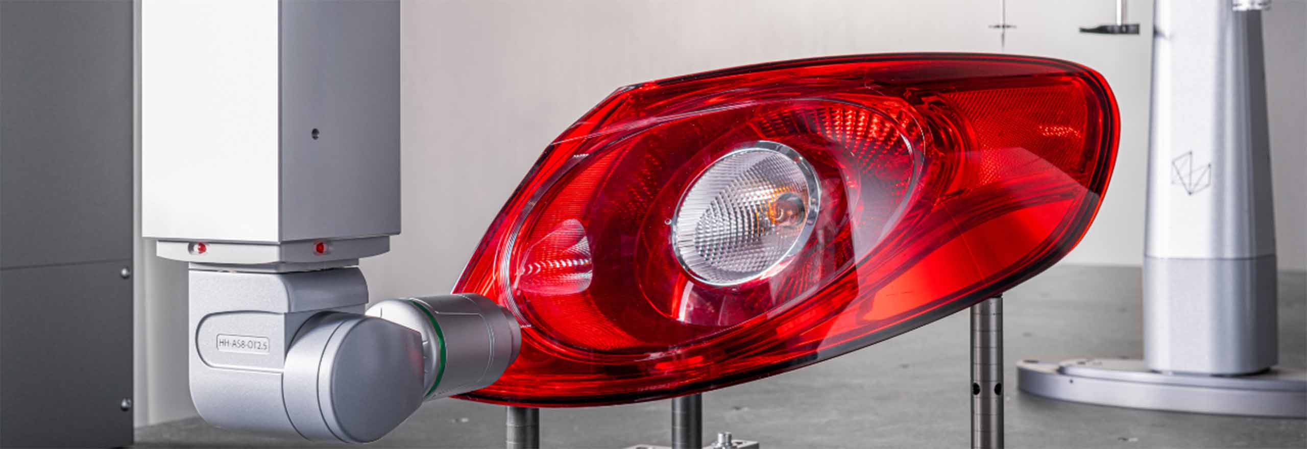 High accuracy inspection of vehicle headlight housings | Hexagon